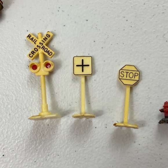 Toys | Vintage Ho Scale Railroad Train Scenery Lot Of 7 People Cars ...